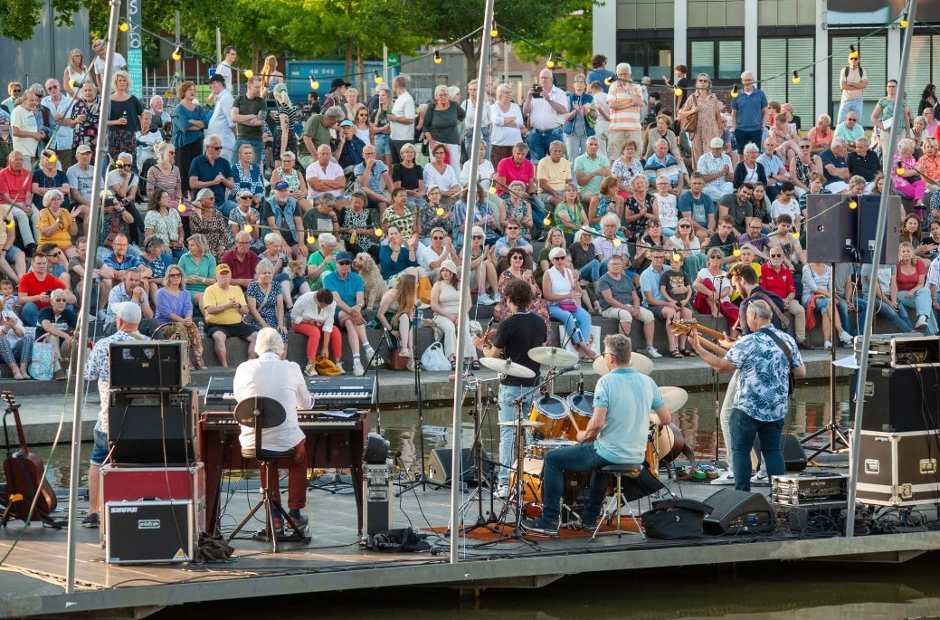 Een recordfrikandel en zomervibes: je hoeft dit weekend niet stil te ...
