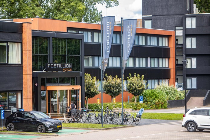 Asielzoekers blijven langer in Deventer hotels Postillion en Holiday ...
