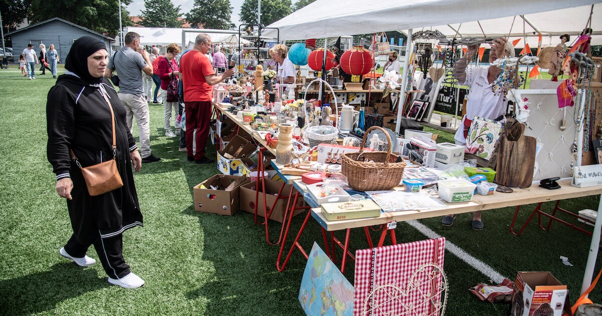 Juliana's rommelmarkt komt er aan, dus het inleveren van de spullen kan ...