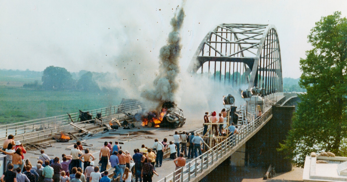 Hollywoodsterren in de stad: kijkje achter de schermen van A Bridge Too ...