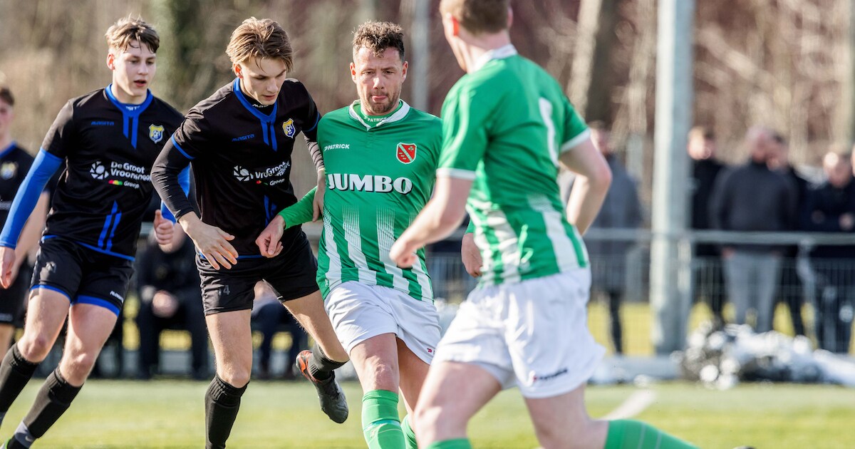 FC Meppel wil graag voetballen en haalt zelfs de shovel tevoorschijn ...