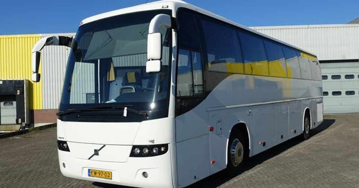 Deze touringcars van Defensie worden geveild en vormen de ideale basis ...