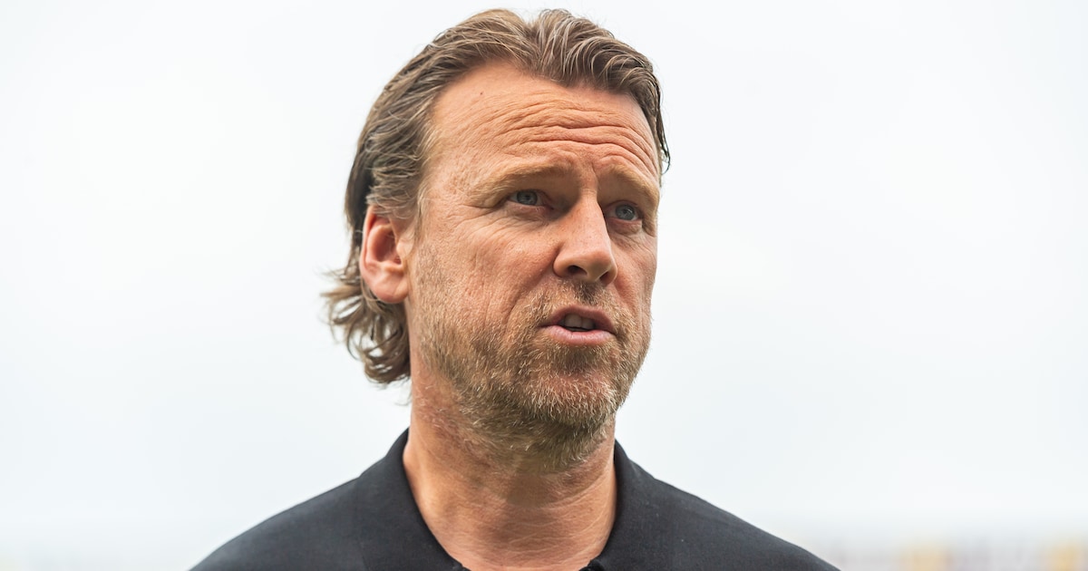 Na bijna twee jaar verdwijnt Marcel Boudesteyn ineens van het toneel ...