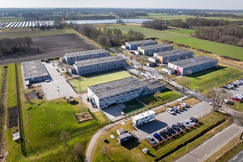 Azc in Hardenberg gaat dicht, afbouw duurt tot midden juli | Regio | De ...