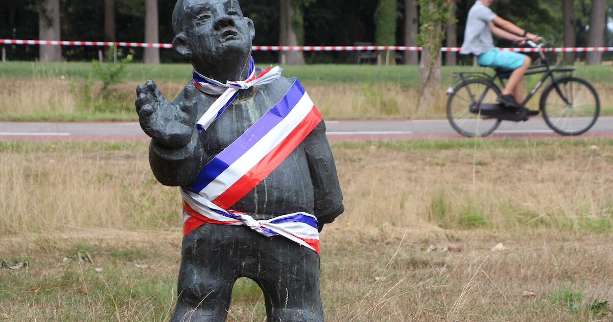 Rekken voorafgaand aan volksfeest verwikkeld in ‘vlagvertoon ...