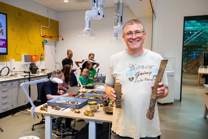 Bodemvondsten krijgen aandacht in Zwolle: Van beerput tot sabelschede ...