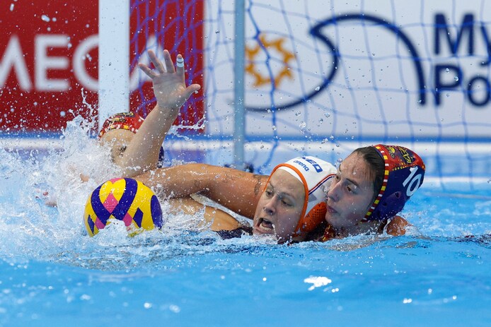 Iris Wolves uit Apeldoorn is wereldkampioen waterpolo: ‘En nu op naar ...