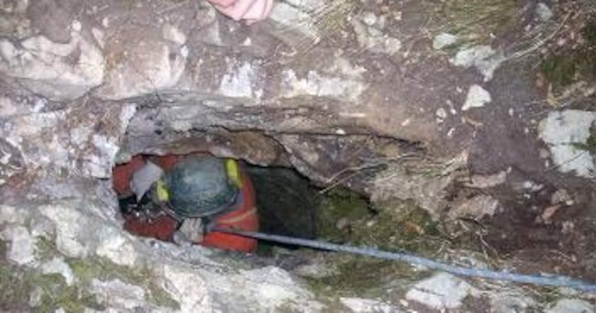Man (20) die vast zat in 120 meter diepe grot in Italië is na lange ...