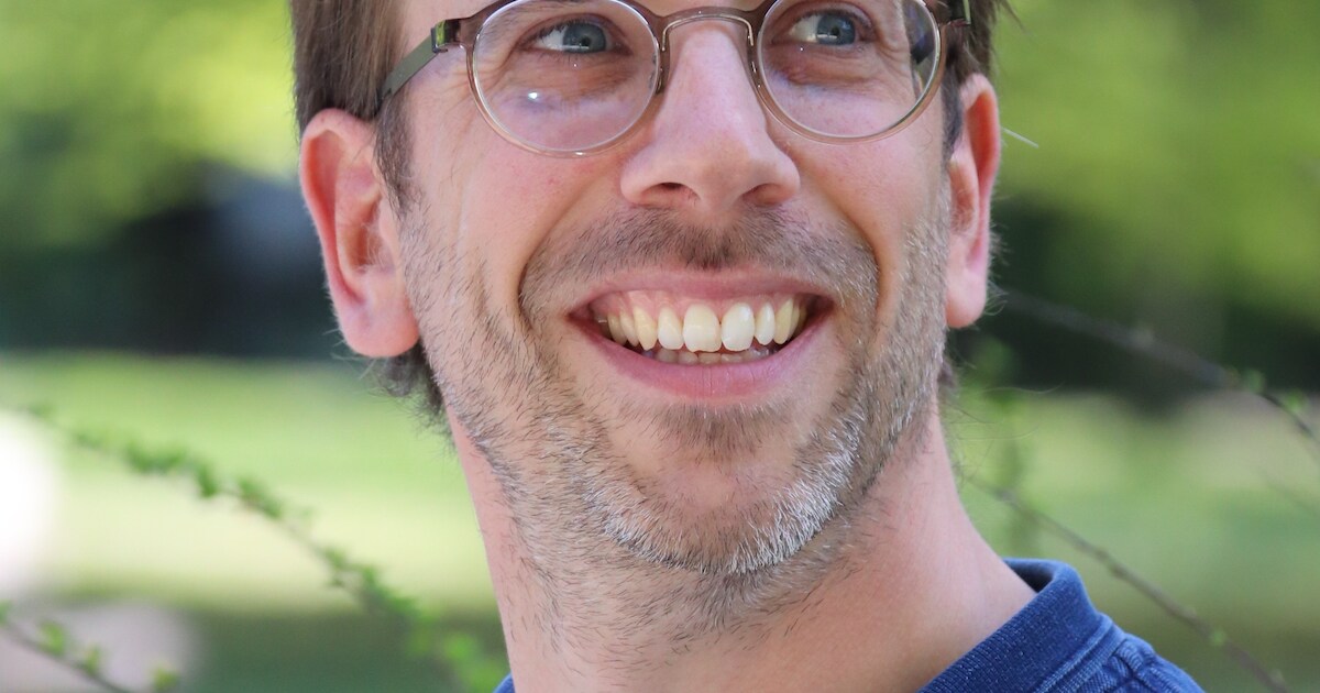 Zwolse schrijver Alex Dol vertelt bij boekhandel Bloks over zijn ...