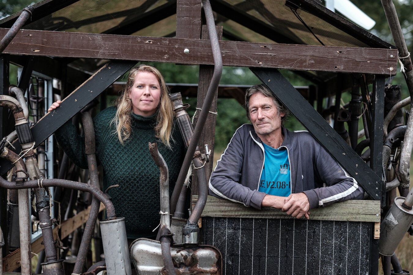 Opmerkelijk kunstwerk van oude uitlaten om te benadrukken zorgvuldig om ...