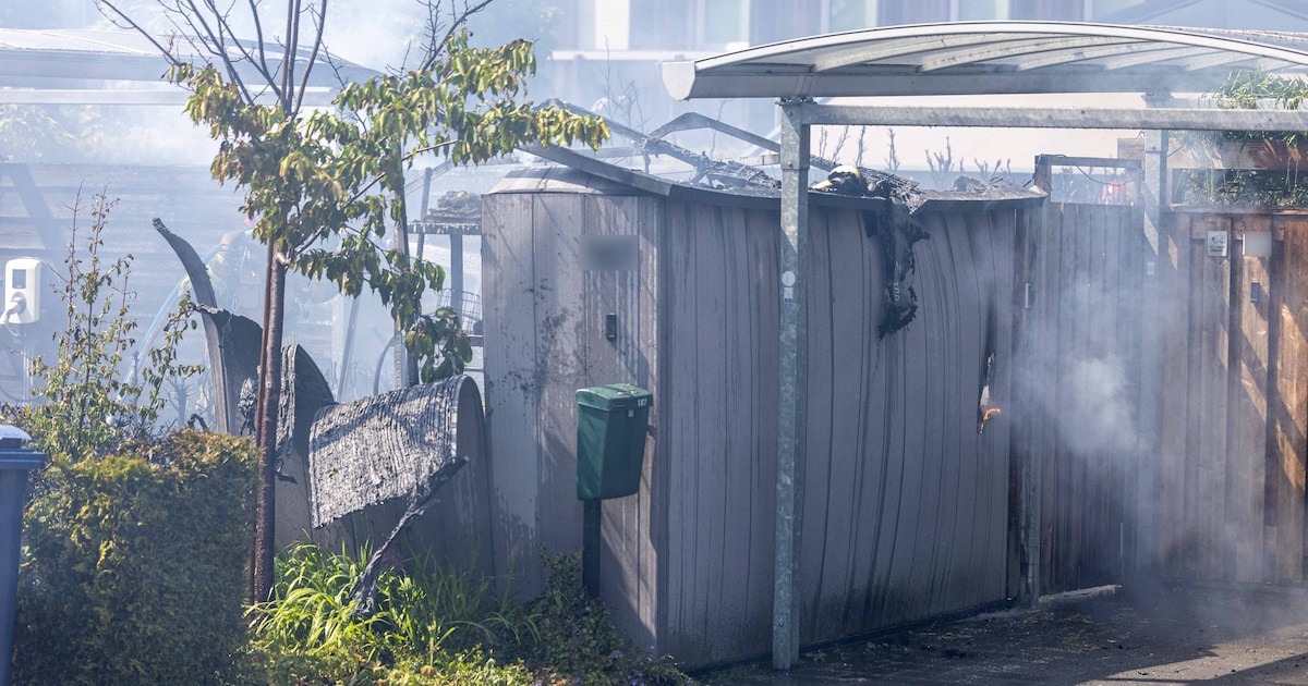 Schuurtje in brand in tuin van woning aan de Cézannestraat in Almere ...