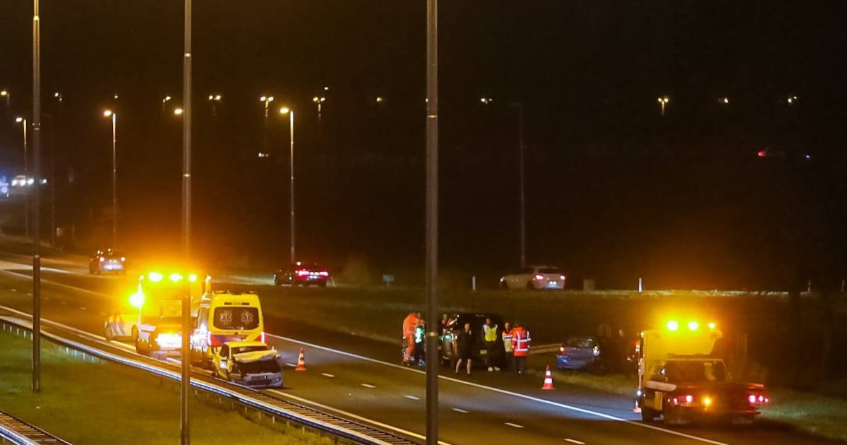 Ongeluk met meerdere voertuigen op A50 bij Apeldoorn-Noord richting Zwolle, weg weer vrij ...