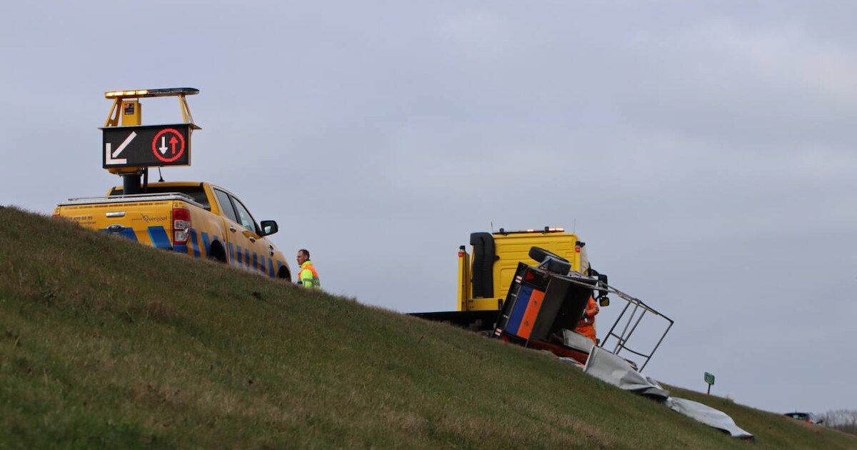 Aanhangers waaien om en zorgen voor problemen op A28, N337 en N34 ...