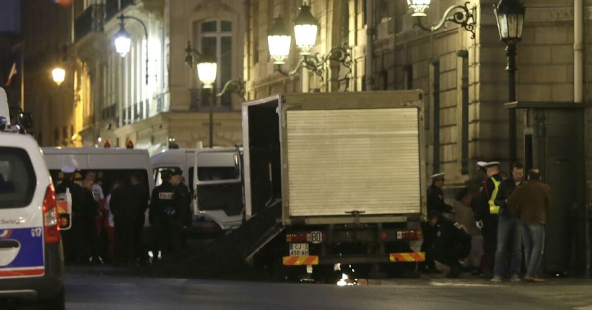 Greenpeace dumpt steenkool voor het paleis van Hollande | Buitenland ...