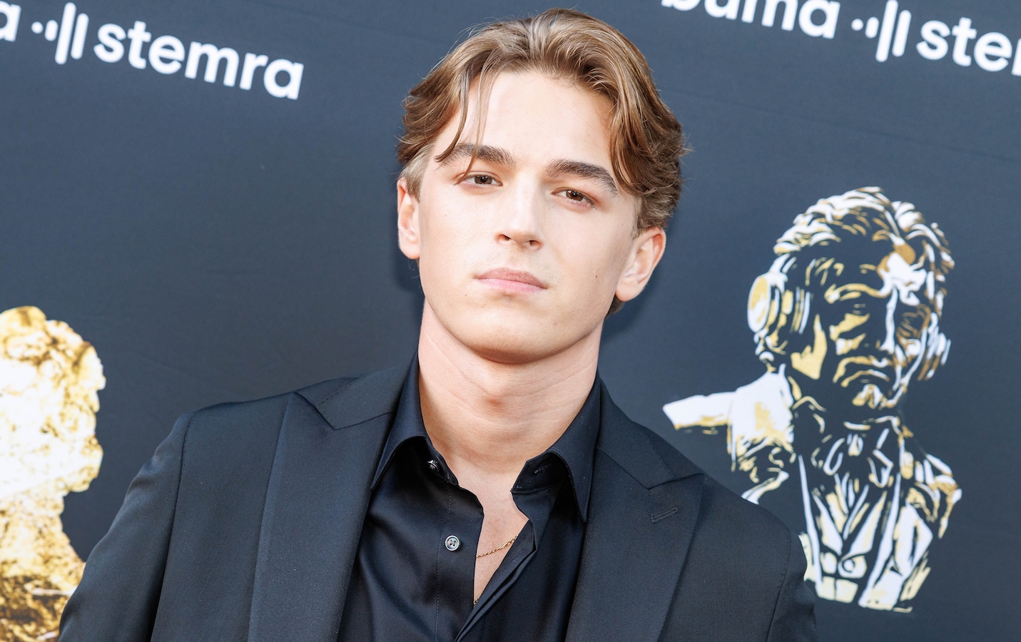 Opvallende teksten in eerste lied Antoon sinds geruchten over prinses ...