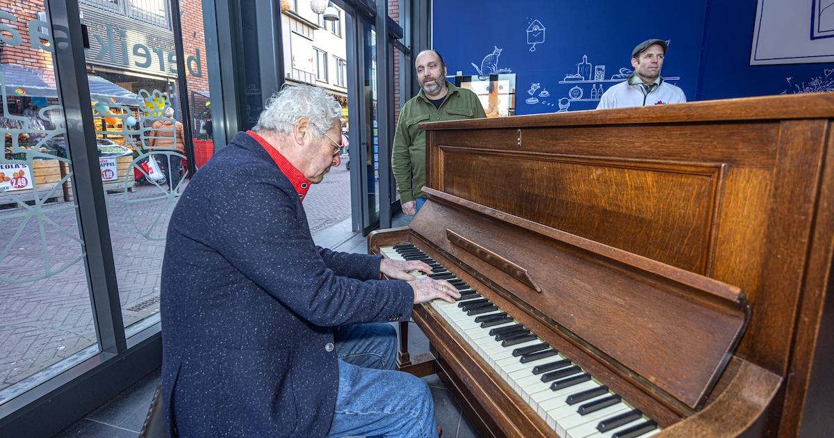 Piano in Zwolle vernield, maar René komt (vanuit Amsterdam) een nieuwe ...