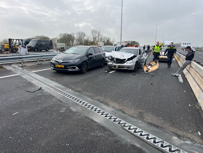 Chaos na ongeluk op A1: spookrijders betrapt en bestuurder mee met politie | Voorst | destentor.nl