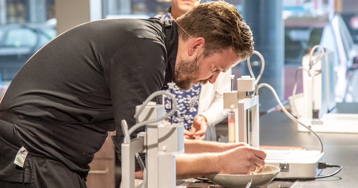 Chocolade, fruit en zelfs vlees: horecaprofs leren eten 3D-printen in ...