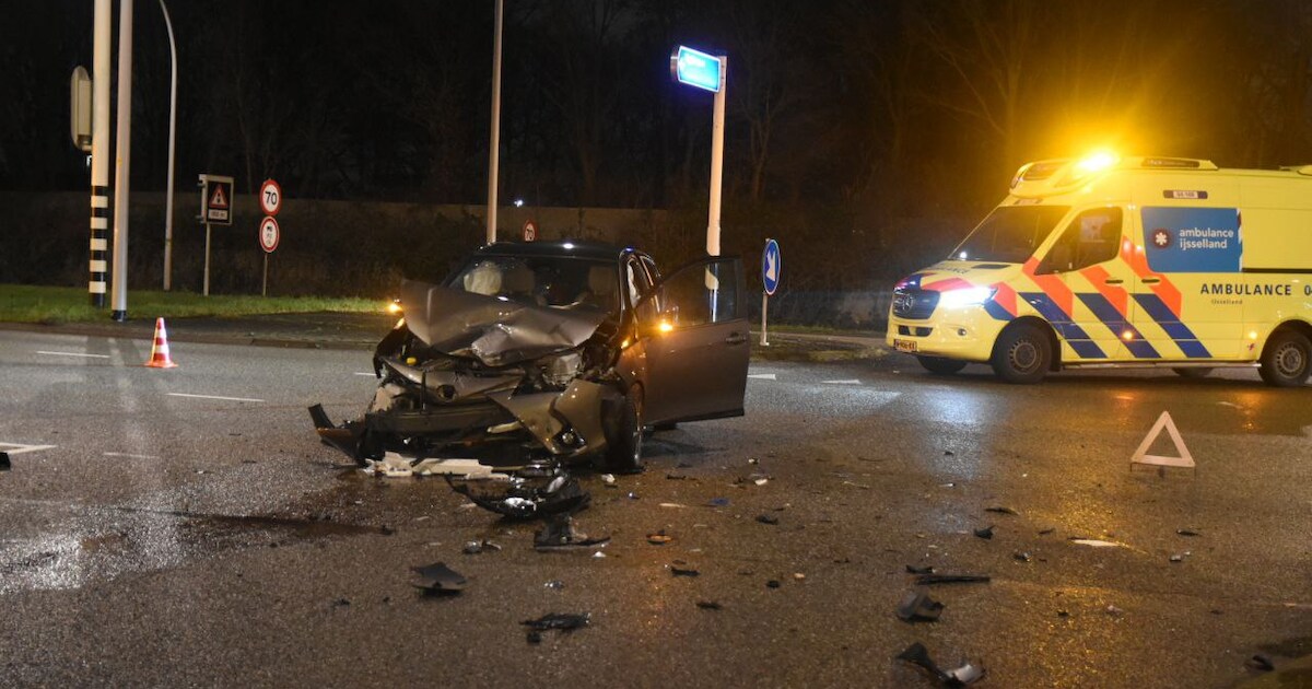 Automobilist raakt gewond bij harde botsing op kruispunt in Zwolle | 112 nieuws Zwolle | De ...