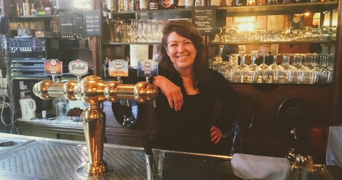 Bij dit Zwolse café krijgen vrouwen binnenkort twee uur lang gratis wijn | Zwolle | destentor.nl