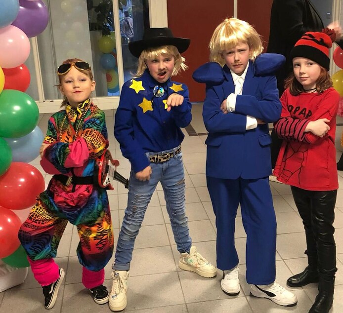 Dit stuurden jullie in: Meiden uit Genemuiden gaan viral met imitatie ...