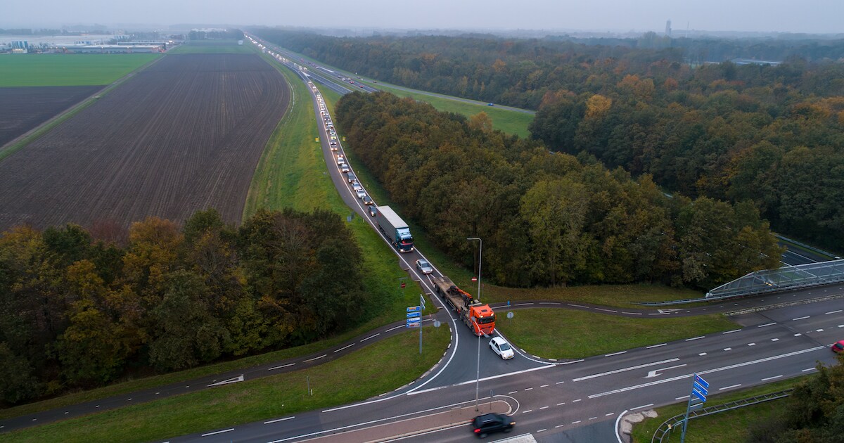 Aansluitingen op A6 bij Emmeloord kunnen drukte niet meer aan ...