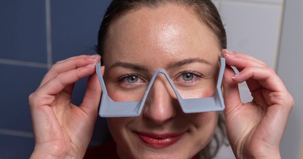 Robin (27) ontwikkelde deze speciale douchebril: ‘Zo zie je je eigen ...