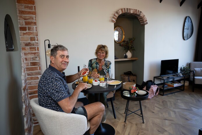 Visboer Van Triest terug in zijn oude winkel in Elburg, maar niet om ...