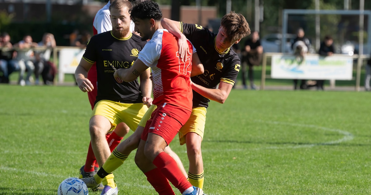 Permentier (18) heeft kapotte voetbalschoenen en 19 euro boete ...