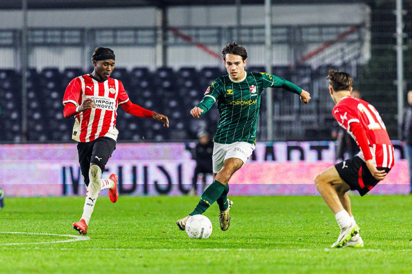 Tim (19) wil eerst slagen bij Emmen, 'maar ooit terugkeren naar ...