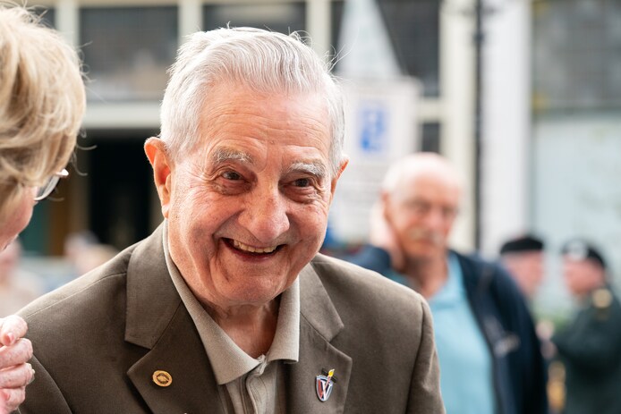 Voor veteraan Nick Janicki (101) is Deventer een tweede thuis: ‘Ze zijn ...