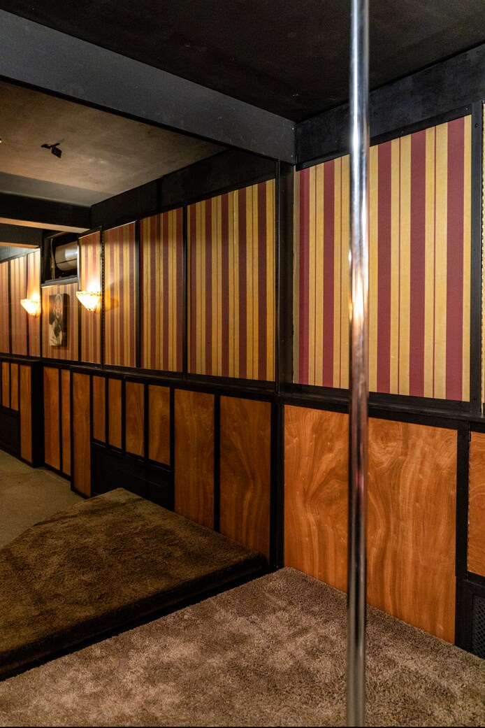 Wie weet er nog een plek voor een seksclub? Henny wil namelijk hoe dan ...