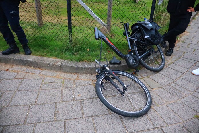 Botsing tussen personenauto en fiets op T-splitsing Bosweg en ...