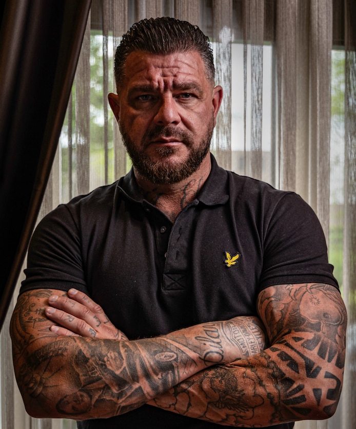 Beruchte hooligan Tinus (40) wil een ander leven: ‘Zolang Dilayla en ...