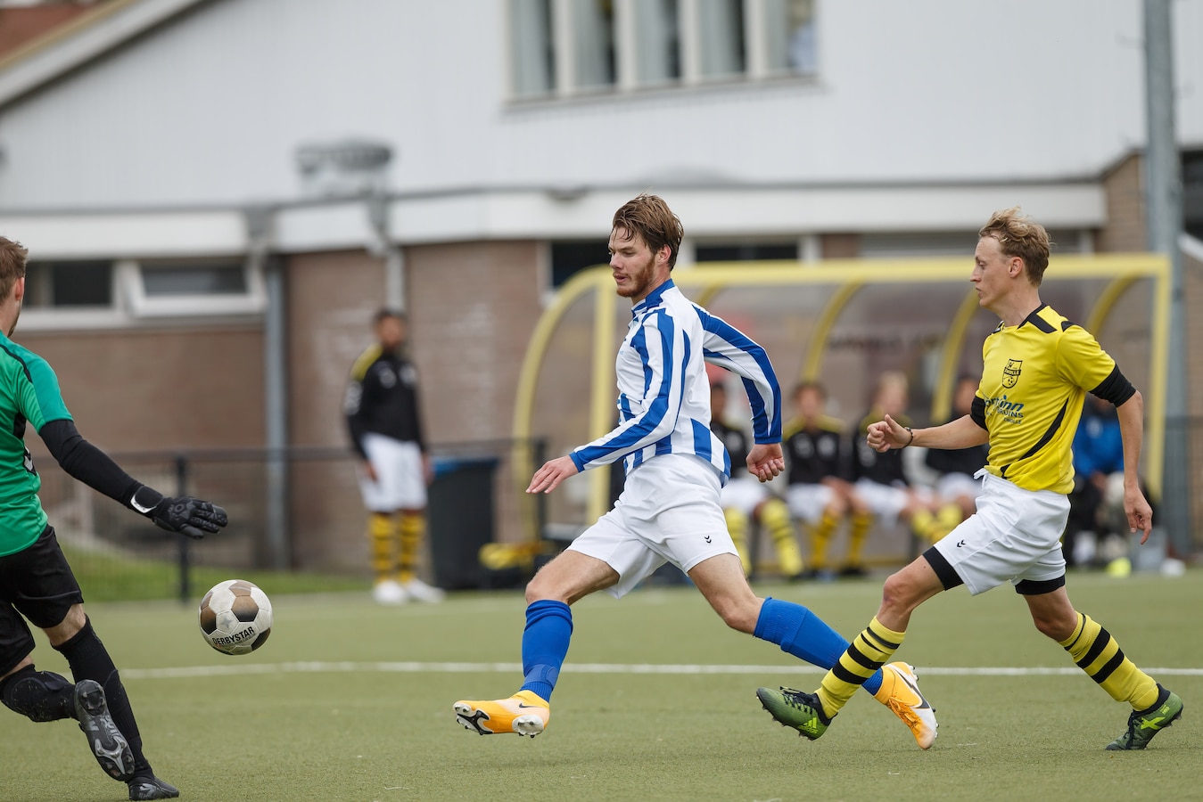 Transfers in het amateurvoetbal: check hier welke spelers komen en gaan ...