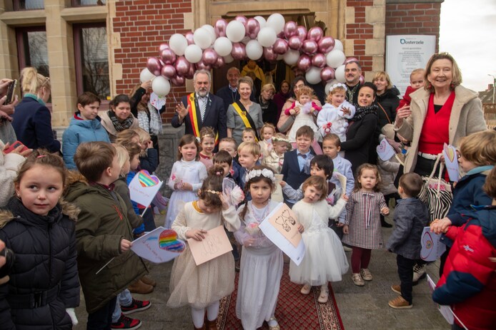 Peuters en kleuters Ankerschooltje beloven elkaar eeuwige trouw ...