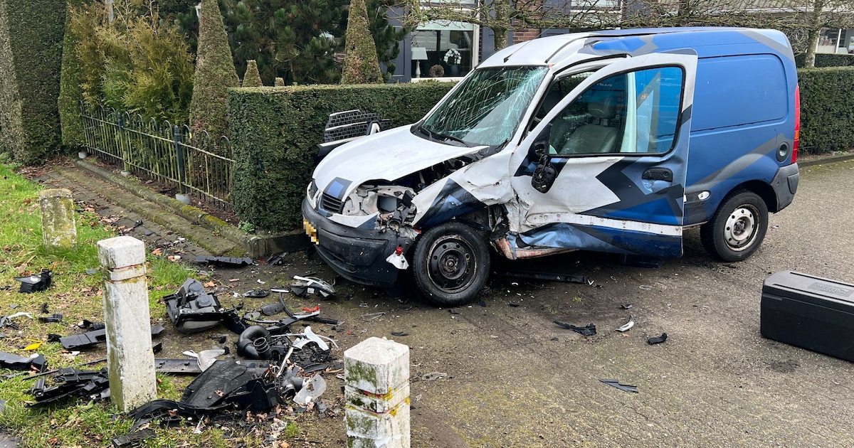 Forse schade na botsing in Putten, gewonde naar het ziekenhuis | Putten | destentor.nl