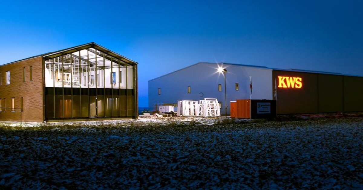 Oranje letters van KWS passen niet langs A6, vindt gemeente ...