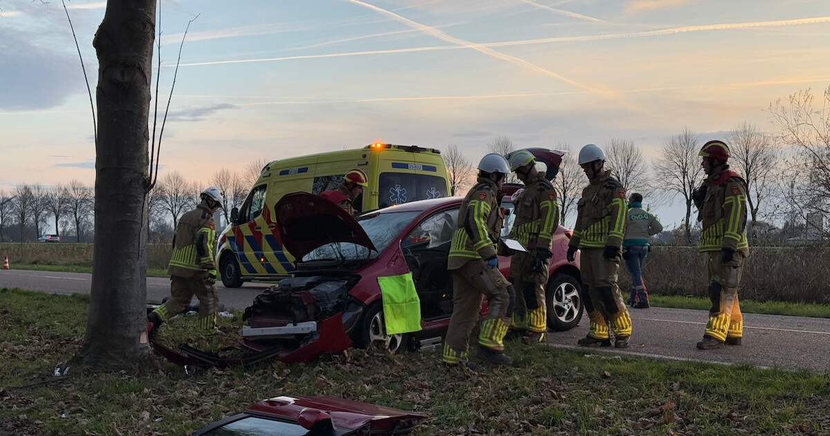 Twee gewonden bij botsing tussen auto en bestelbus in buitengebied van Lelystad | Lelystad | De ...