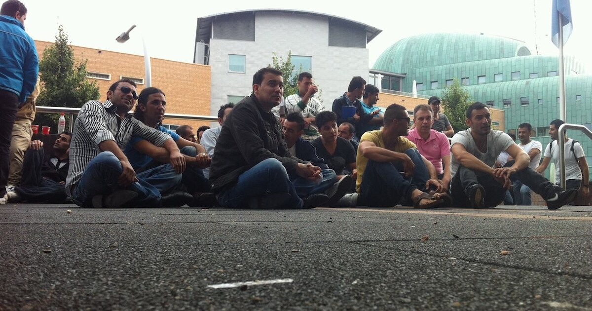 Patstelling voor deur Zwolse IND | Zwolle | De Stentor.nl