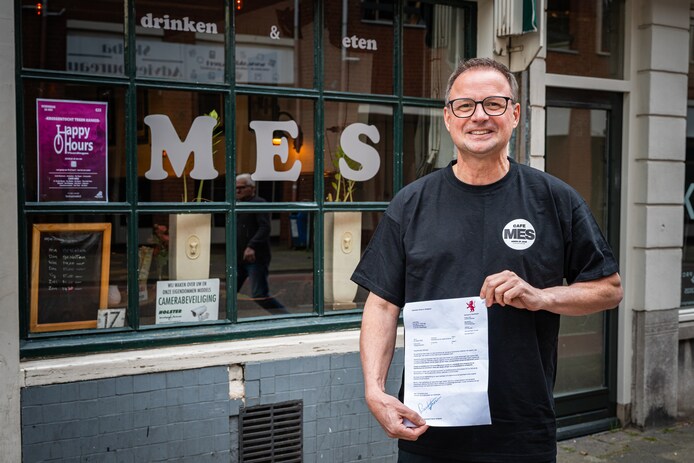 Eigenaar van café Mes verbijsterd: hij moet naam veranderen na steekpartijen onder jongeren ...