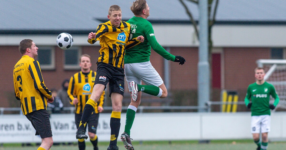 Cas Mulder viert bij Beekbergen zijn rentree met een eigen doelpunt ...