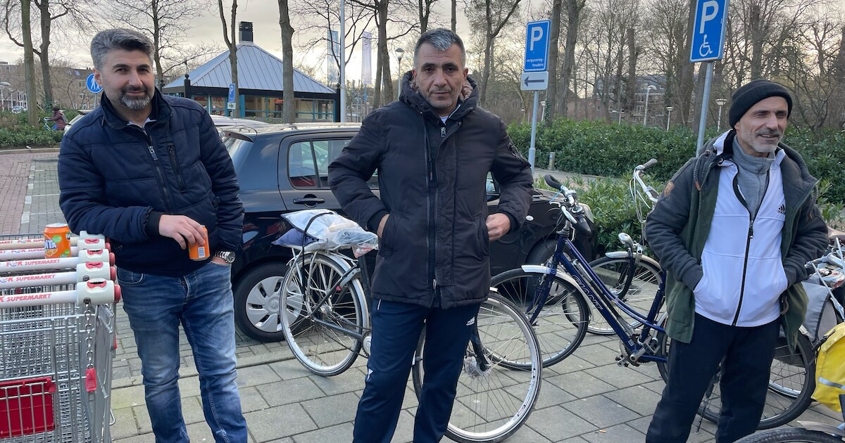 Mohammed: ‘Onze buren liggen onder het puin, ze wachten op hulp ...