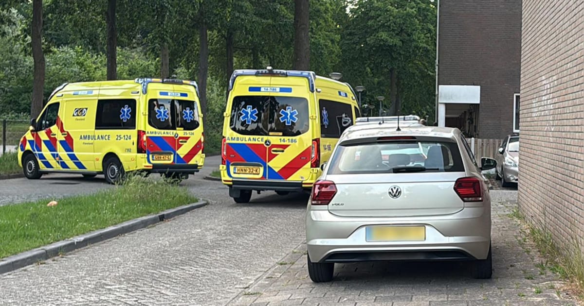 112-fotograaf aangevallen door omstanders in Almere: ‘Ik kon me niet ...