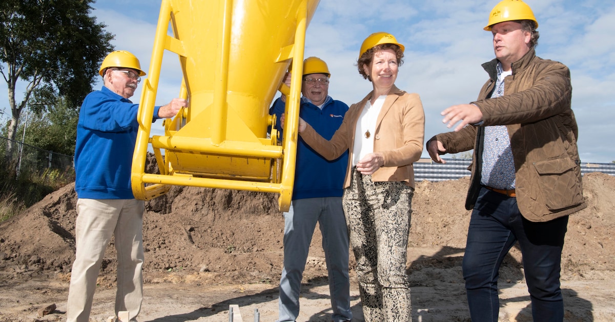 Nieuwbouw Voedselbank Raalte van start: op je 82ste even een fundering ...