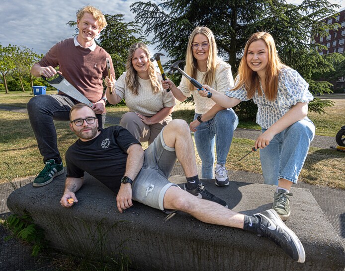 Jonge Zwollenaren blazen geliefd Huttendorp nieuw leven in: ‘Een hoop werk’ | Zwolle | destentor.nl