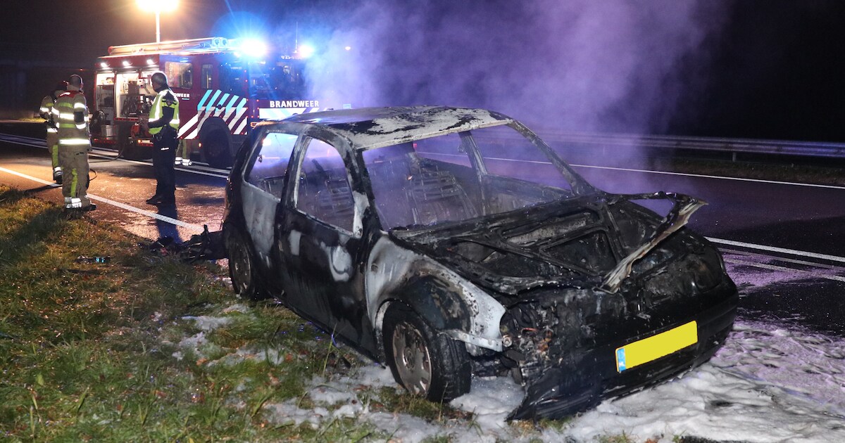 Auto compleet uitgebrand op de N50 tussen Ens en Emmeloord | Regio | De ...