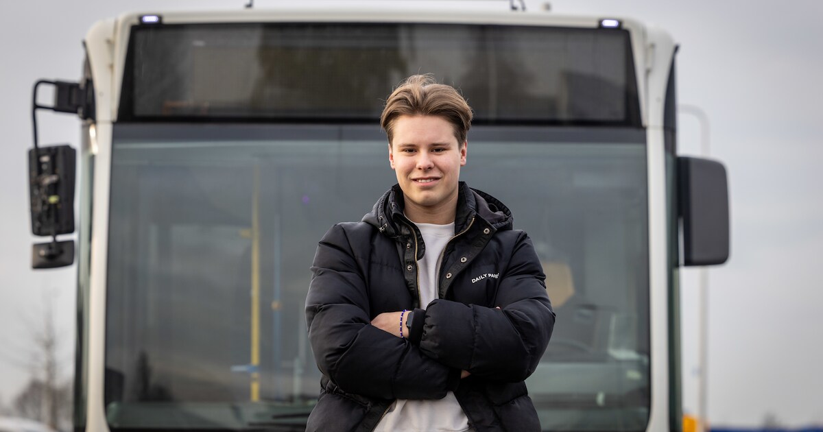 Buschauffeur Senna (21) krijgt dreun op zijn gezicht van boze passagier ...