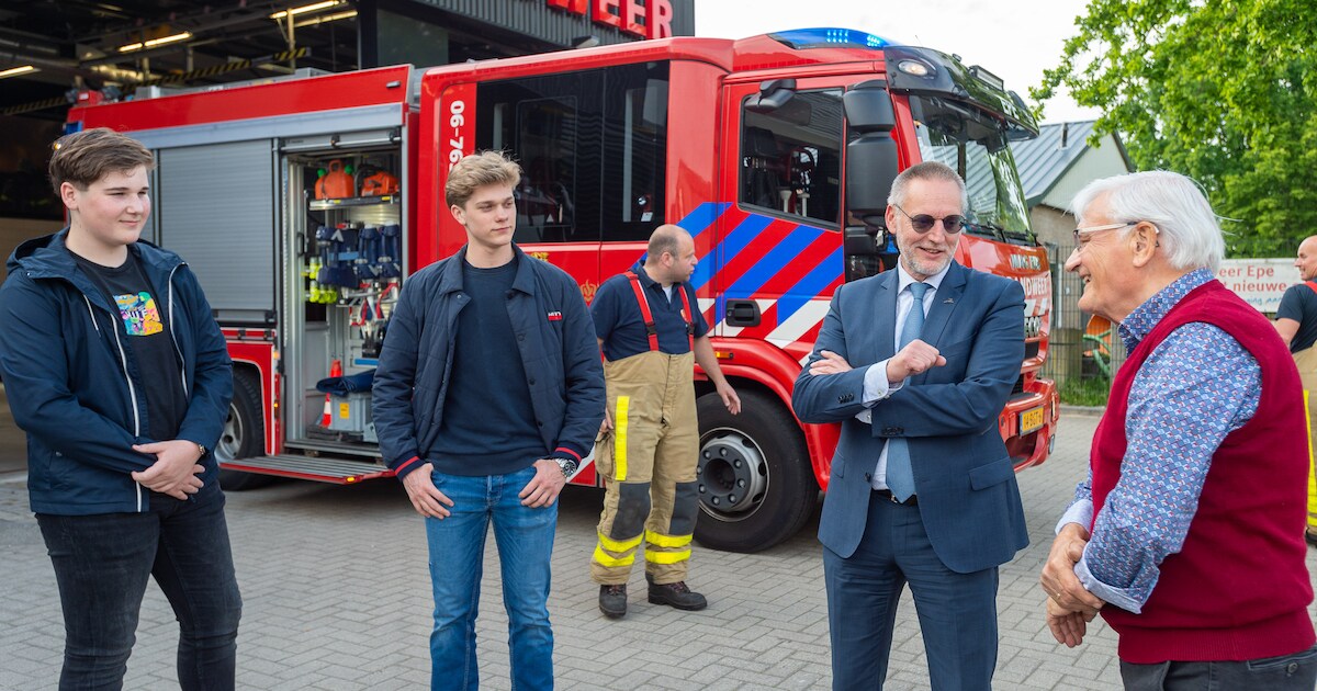 Redders David en Diederik uit Epe na hun ‘brandalarm’ in zonnetje gezet ...