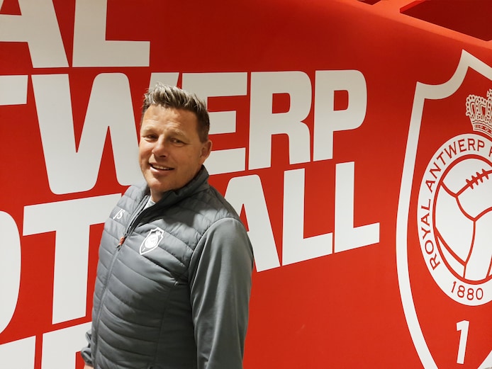 John Stegeman leeft zijn droom in Antwerpen, maar de prijs is hoog: ‘Je ...